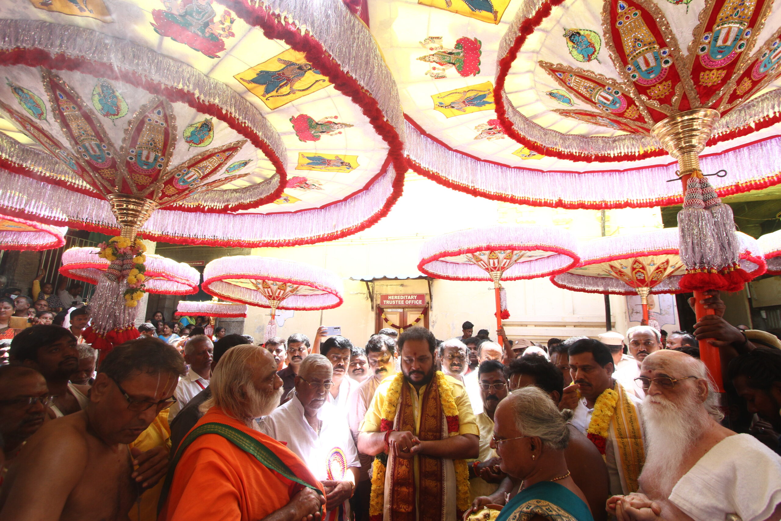 களை கட்டிய திருமலை திருக்குடை ஊர்வலம்! லட்சக்கணக்கான பக்தர்கள் தரிசனம் ...